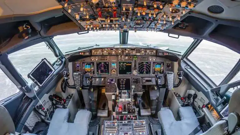 How Do Airplane Autopilot Works – Aviator Tells