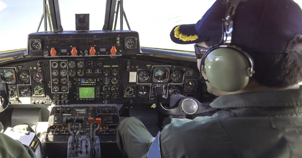 Tactical Air Navigation (TACAN) in Aviation – Aviator Tells